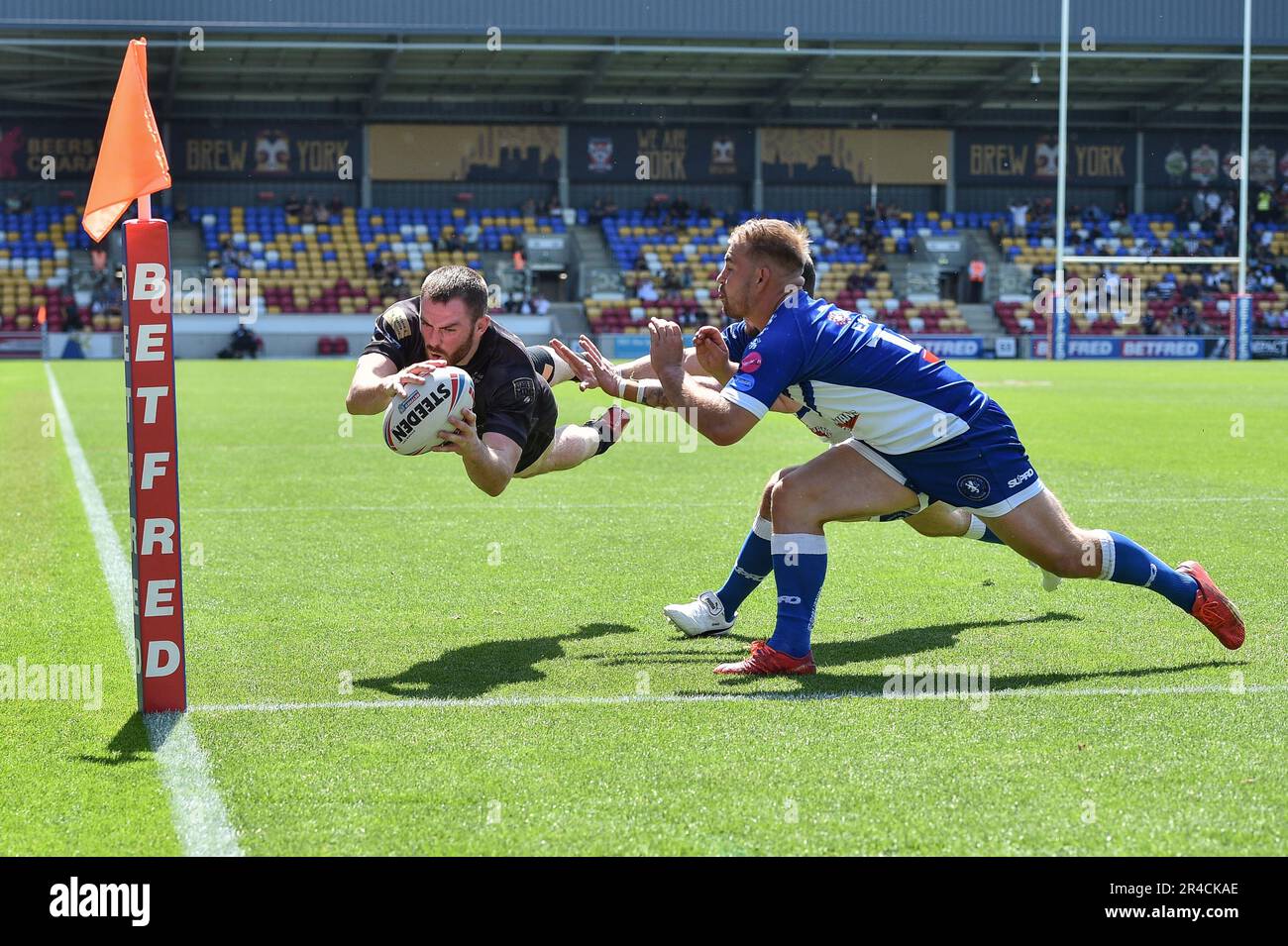 Scores a try ryan ince of widnes vikings hi-res stock photography and ...