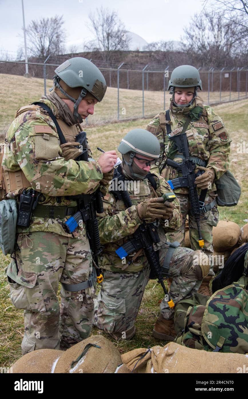 Pennsylvania Air National Guardsmen, with 171st Air Refueling Wing’s ...