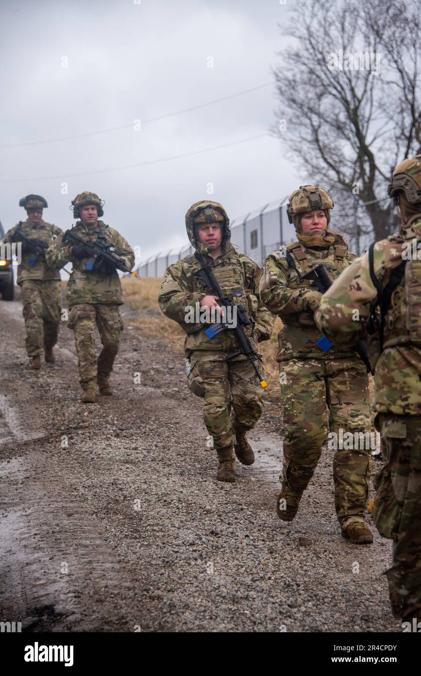 Pennsylvania Air National Guardsmen with the 171st Air Refueling Wing’s ...