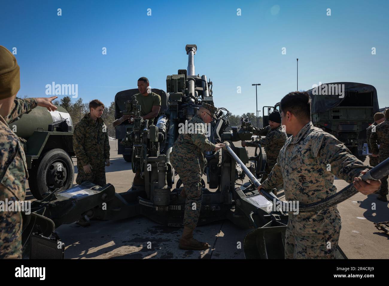 Artillery firing drills hi-res stock photography and images - Alamy