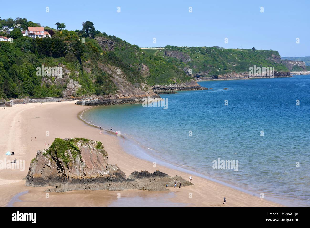 North beach tenby goskar rock hi-res stock photography and images - Alamy