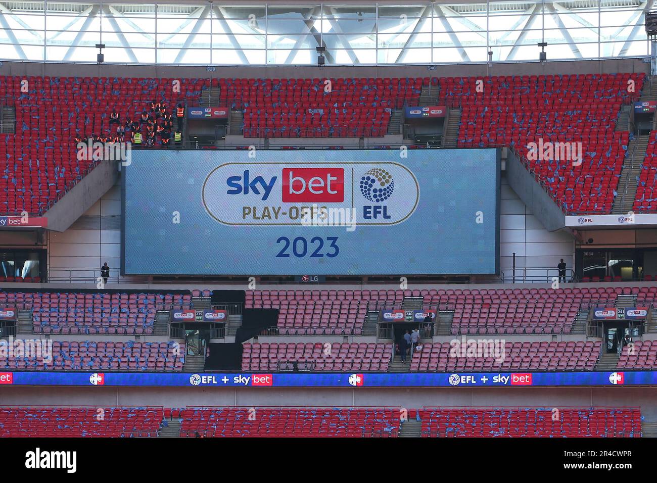 Big screen wembley stadium hi-res stock photography and images - Alamy
