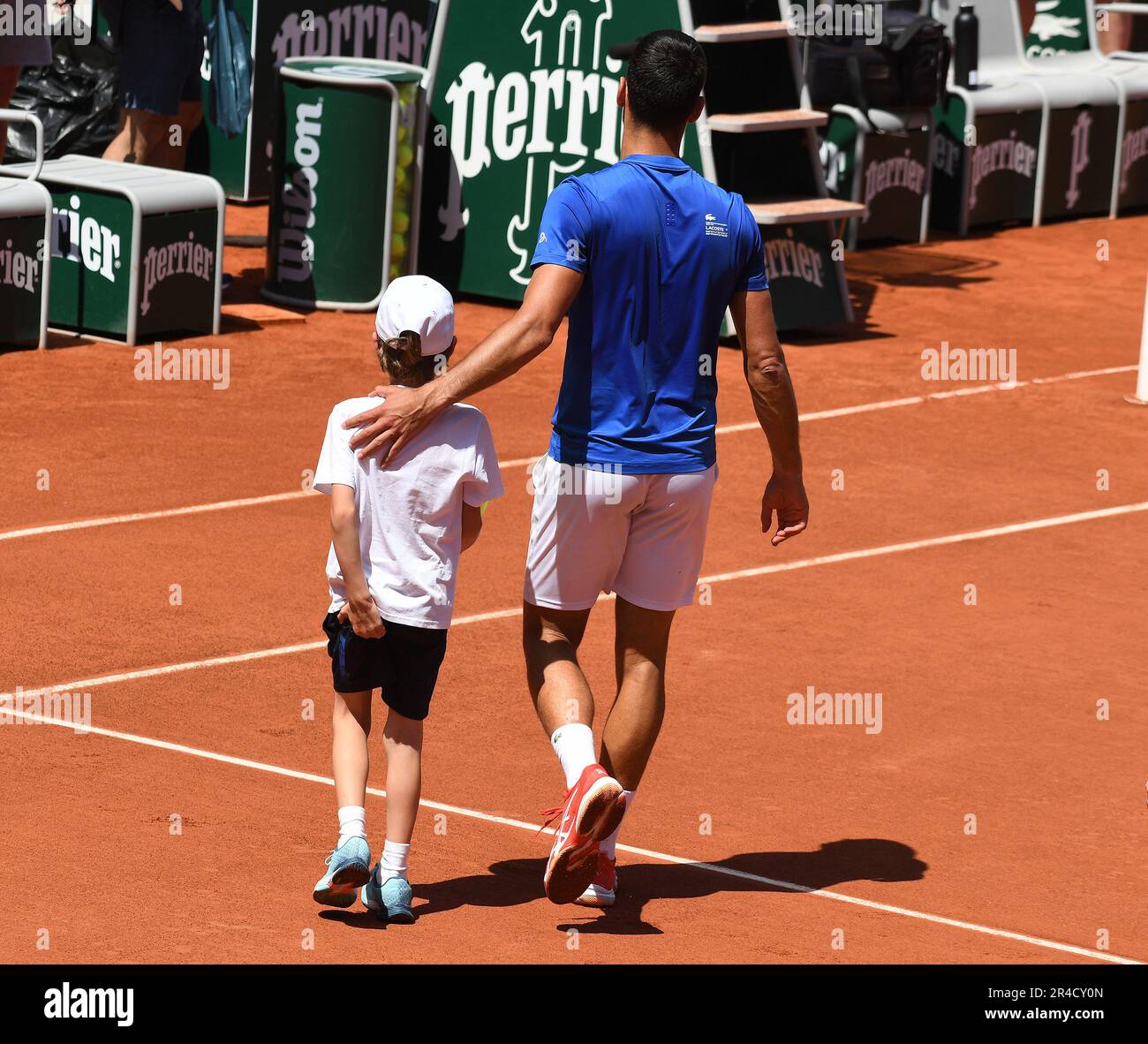 Pushing forward hi-res stock photography and images - Alamy