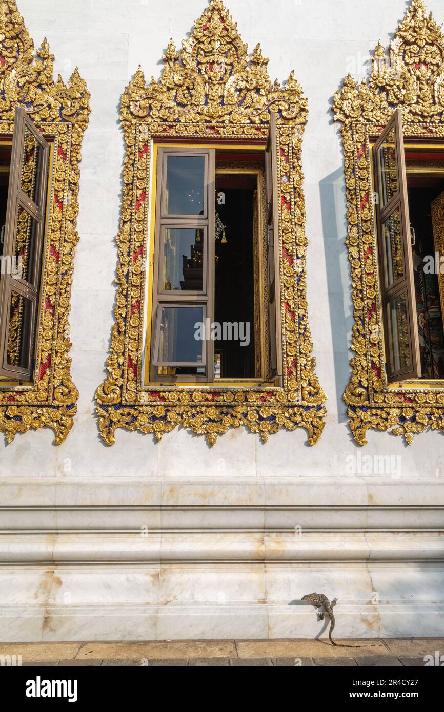 Buddha design in window wat hi-res stock photography and images - Alamy