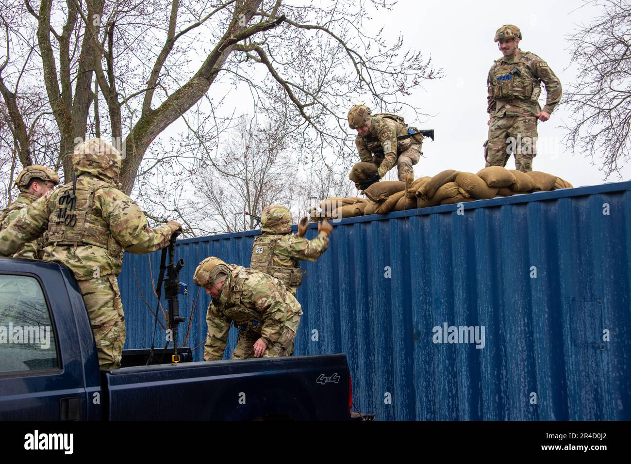 Pennsylvania Air National Guardsmen with the 171st Air Refueling Wing’s ...