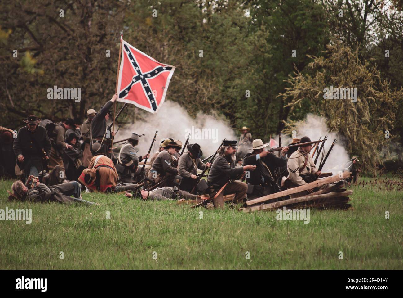 Confederate Civil War reenactors in battle Stock Photo - Alamy