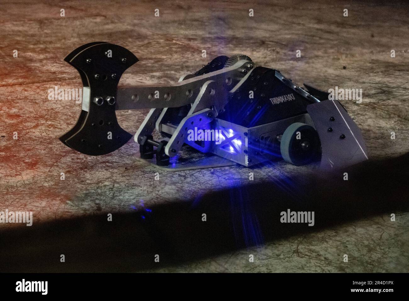 Heavyweight robots hi-res stock photography and images - Alamy