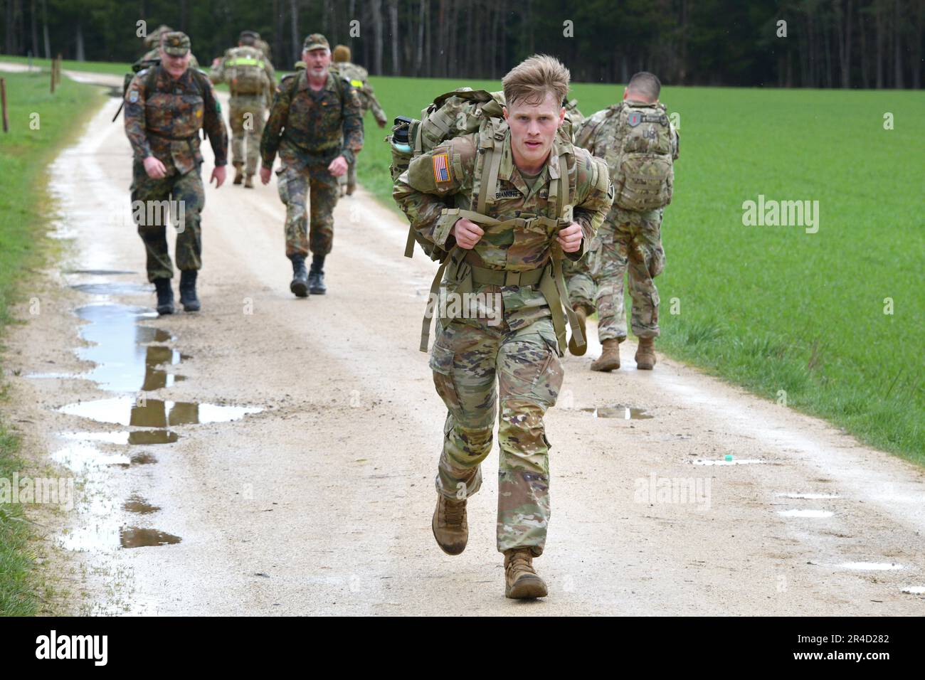 German army bundeswehr reserve soldiers hi-res stock photography and ...