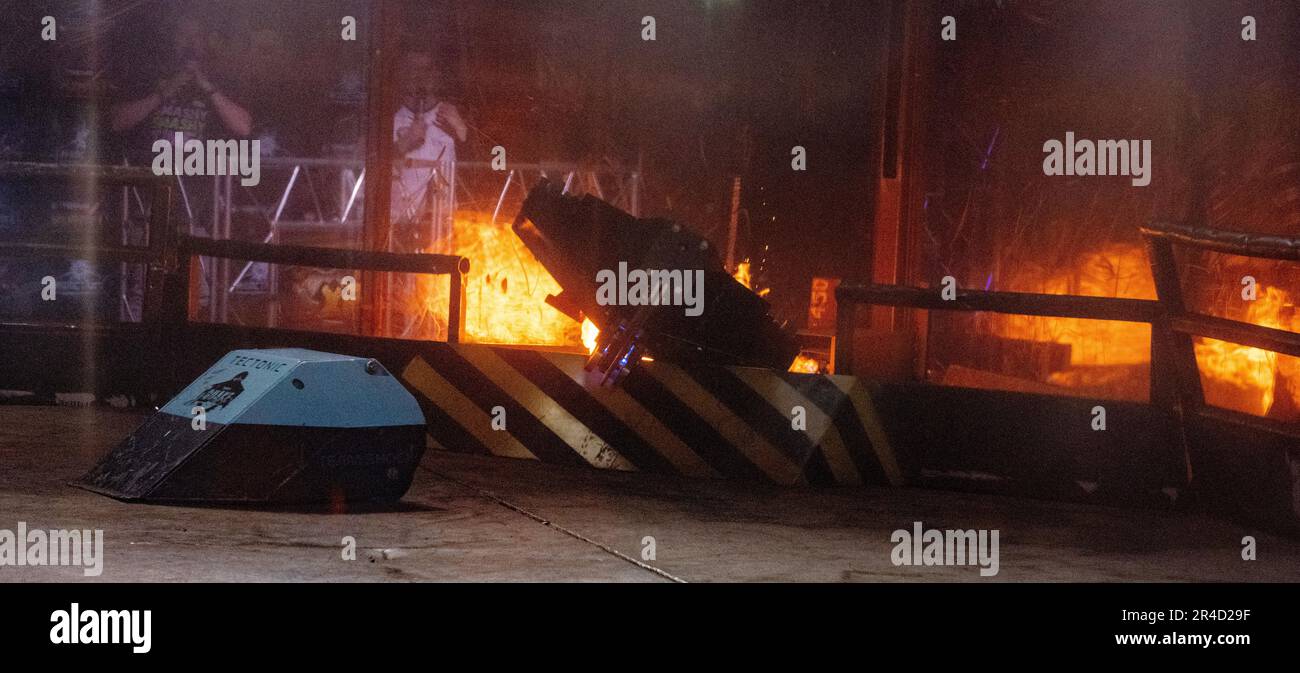 Flipper robots hi-res stock photography and images - Alamy