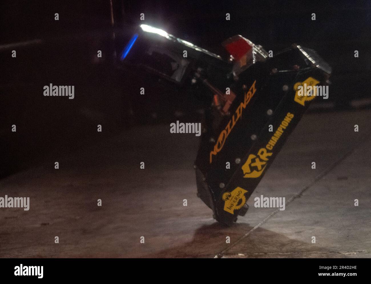 Heavyweight robots hi-res stock photography and images - Alamy