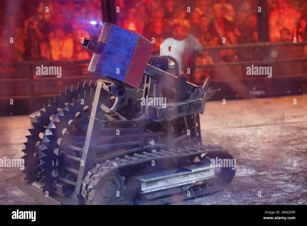 Heavyweight robots hi-res stock photography and images - Alamy