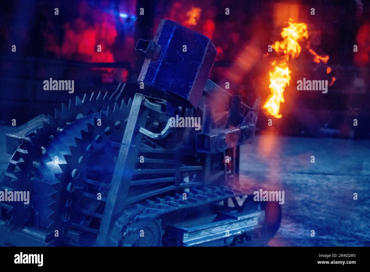 Heavyweight robots hi-res stock photography and images - Alamy