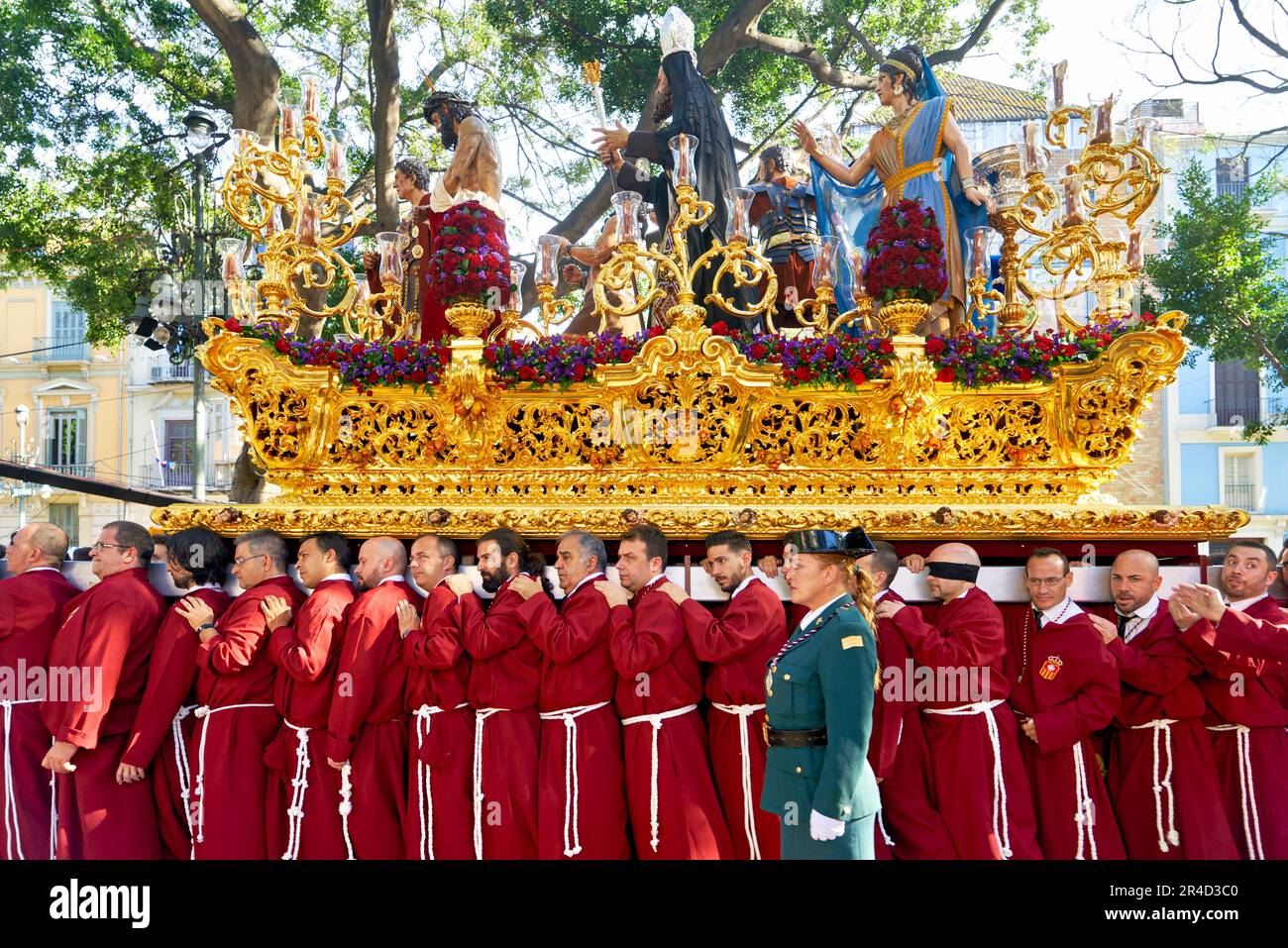 Statues in public places hi-res stock photography and images - Alamy