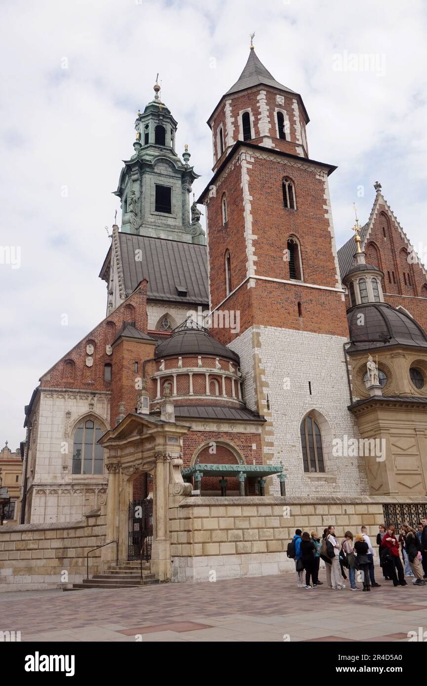 Krakow castle cathedral hi-res stock photography and images - Alamy
