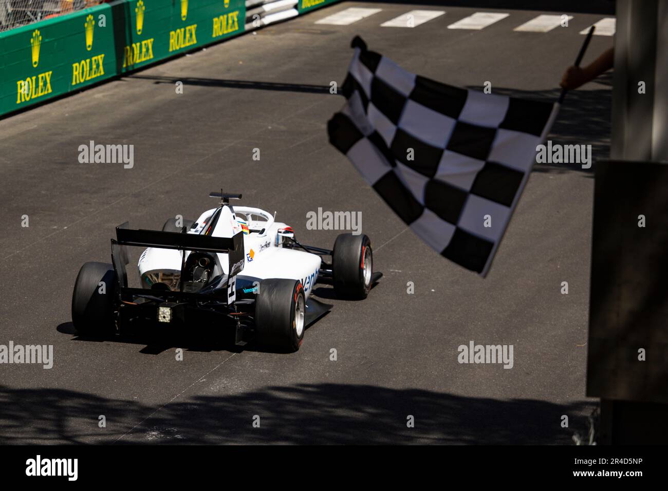 Finish flag, 23 MARTI Jose Maria (spa), Campos Racing, Dallara F3 ...
