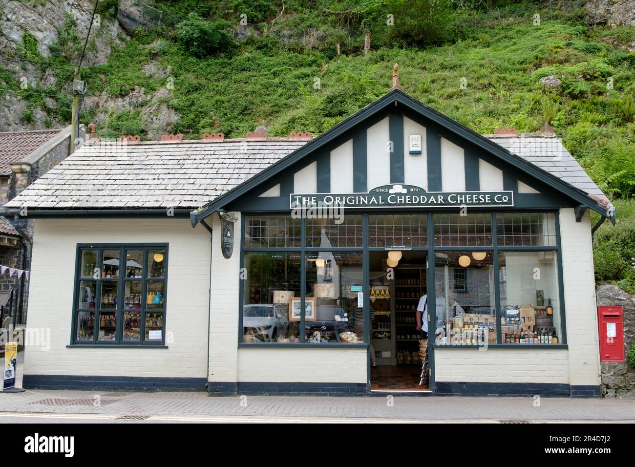 Original cheddar gorge cheese shop hi-res stock photography and images ...