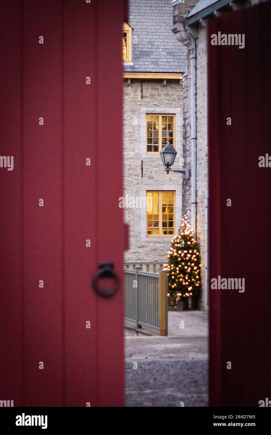 Canada quebec city red door hi-res stock photography and images - Alamy