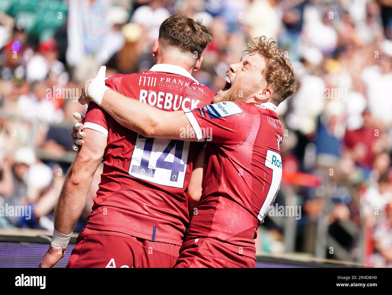 Sale Sharks' Tom Roebuck (left) celebrates scoring his sides second try ...