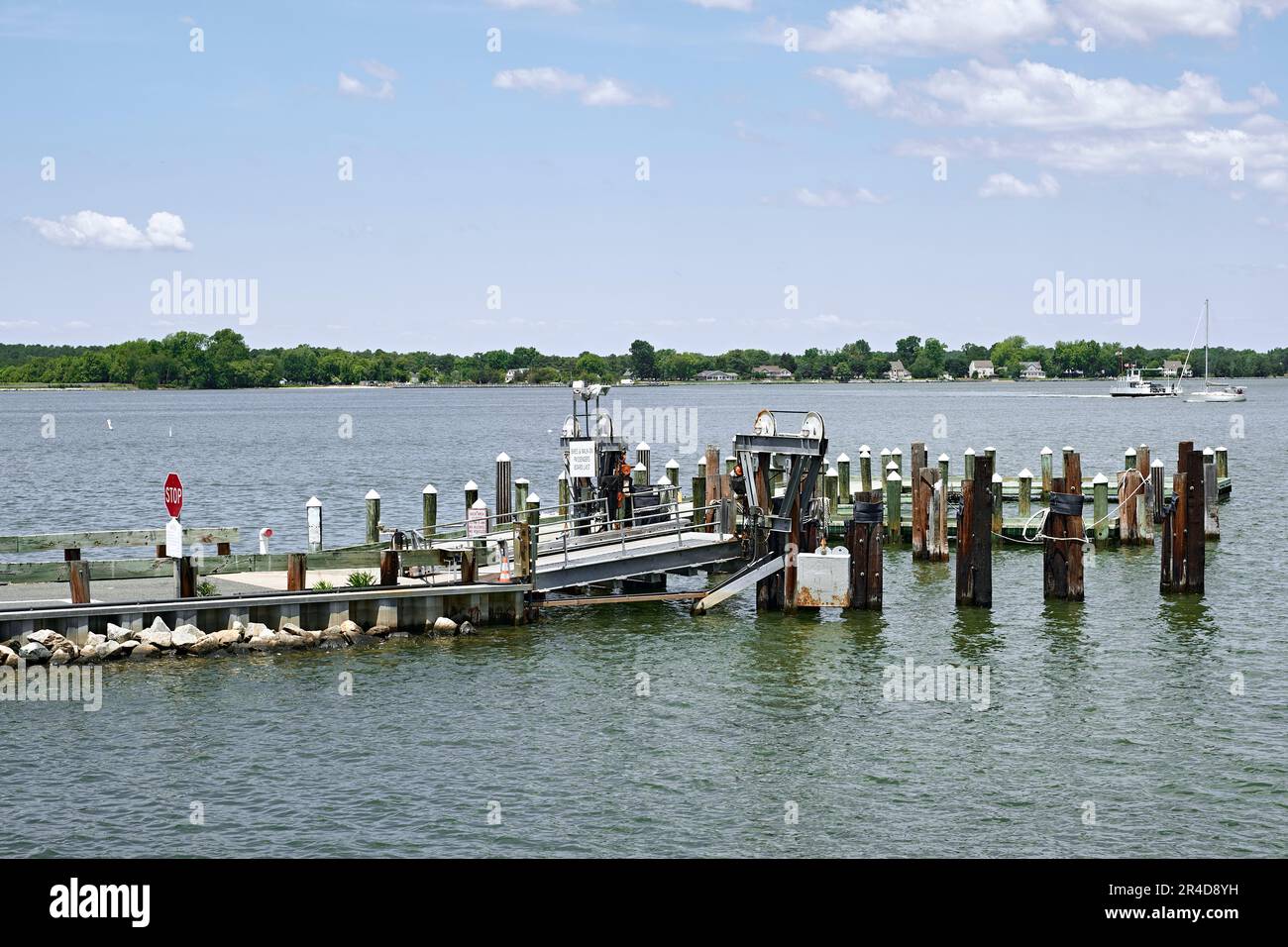 The Oxford-Bellevue Ferry crosses the Tred Avon River in Maryland ...