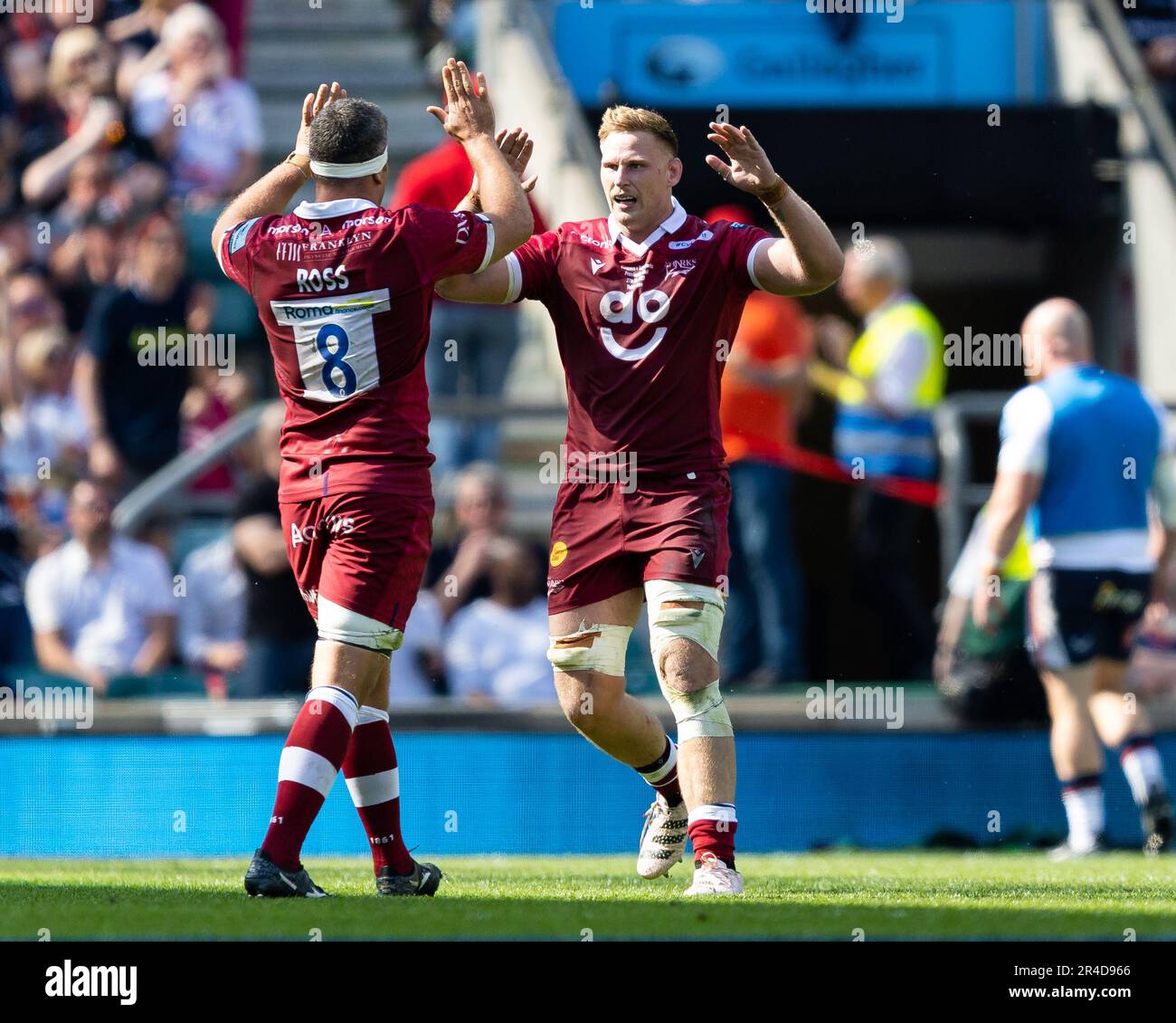 Jean-Luc du Preez and Jono Ross of Sale Sharks celebrate a try scored ...