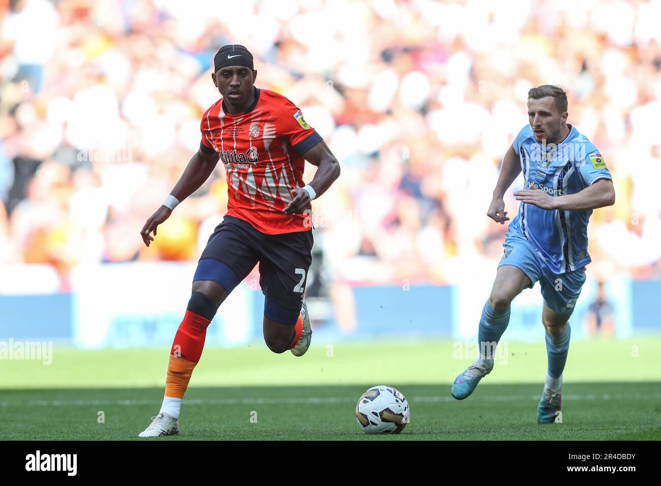 Amari’i Bell #29 of Luton Town breaks with the ball during the Sky Bet ...