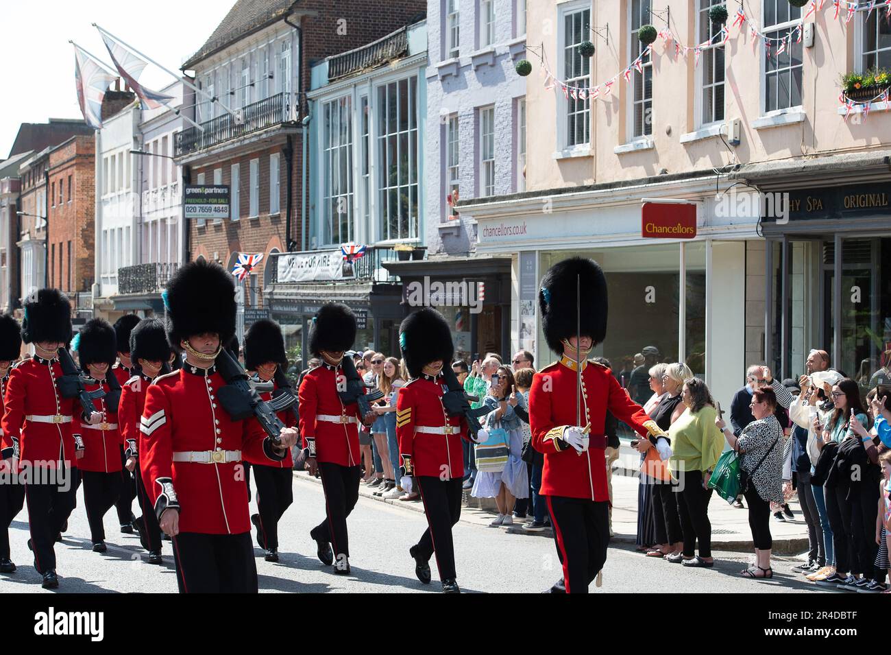 Windsor, Berkshire, UK. 27th May, 2023. It was a busy day in Windsor today as visitors and ...