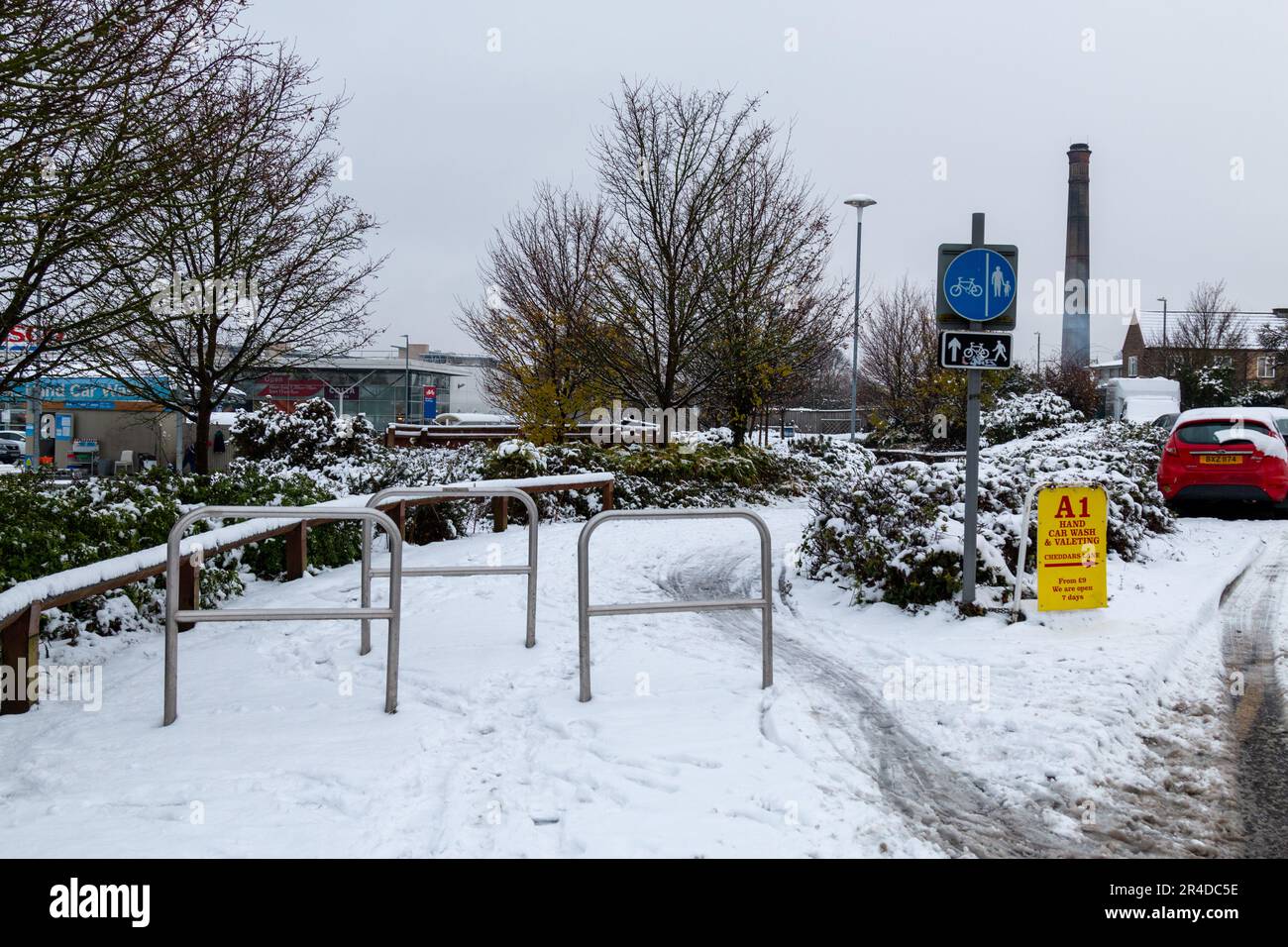 The foot entrance and bicycle path to Tescos on Newmarket Road in ...