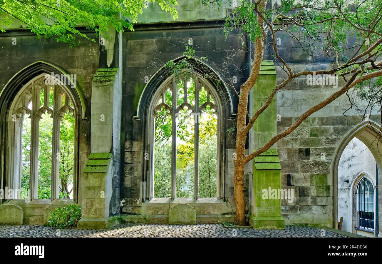 London St Dunstans Hill and St Dunstan in the East Church Garden church ...