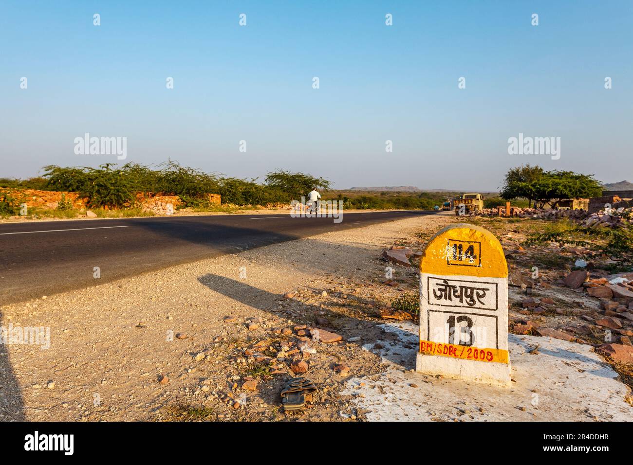 India kilometer sign hi-res stock photography and images - Alamy