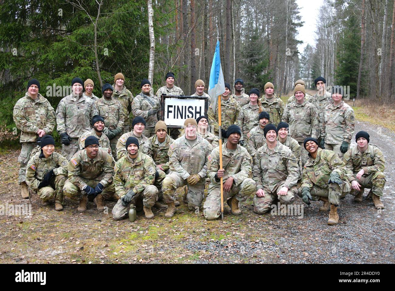 U.S. Soldiers with 207th Military Intelligence Brigade come together ...