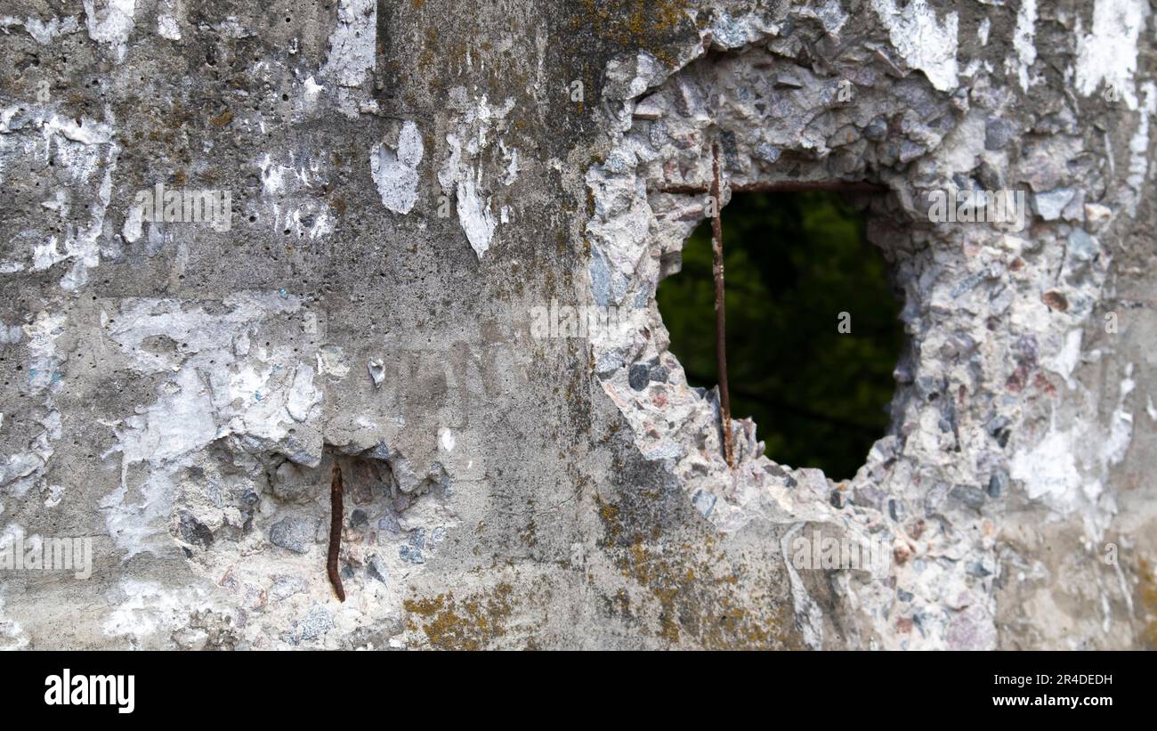 Concrete wall and holes crumbling hi-res stock photography and images ...