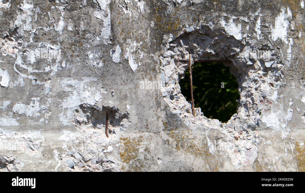 Concrete wall and holes crumbling hi-res stock photography and images ...
