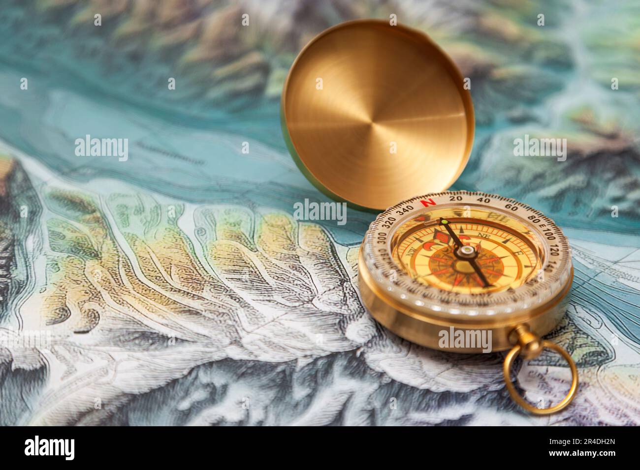 Antique brass compass on map hi-res stock photography and images - Alamy