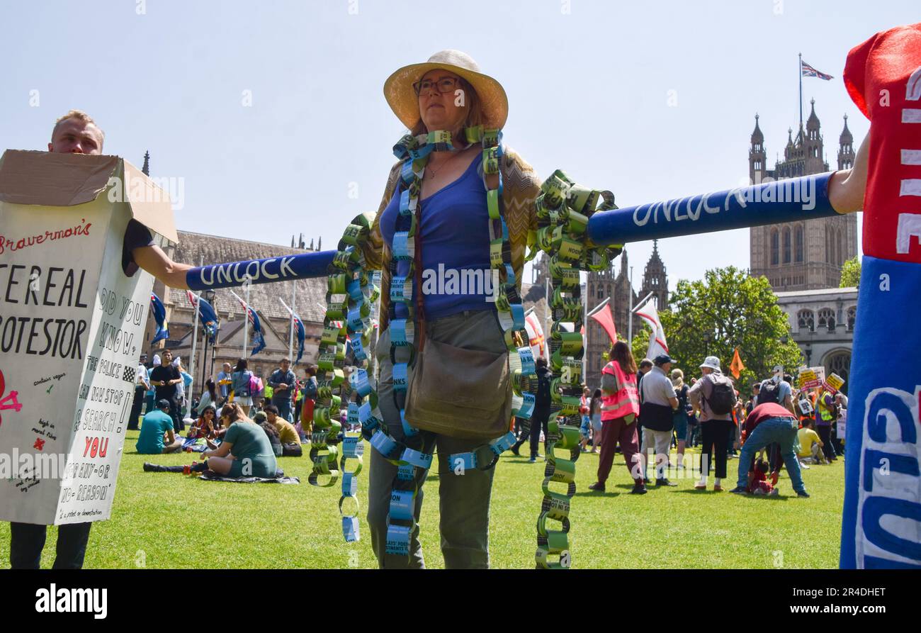 Fake news law bill hi-res stock photography and images - Alamy