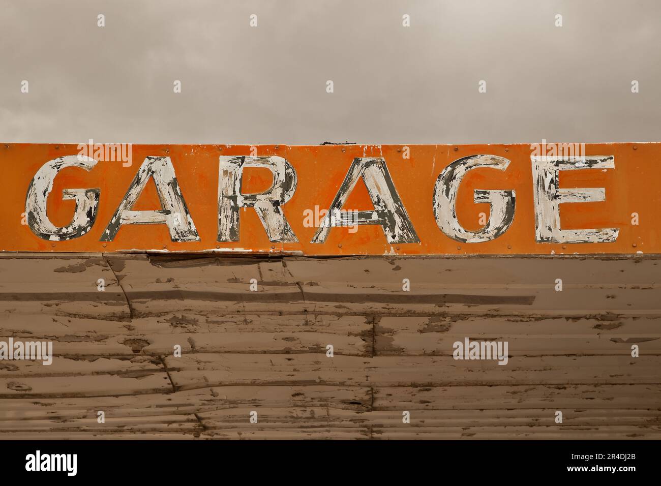 Mechanic garage signs hi-res stock photography and images - Alamy