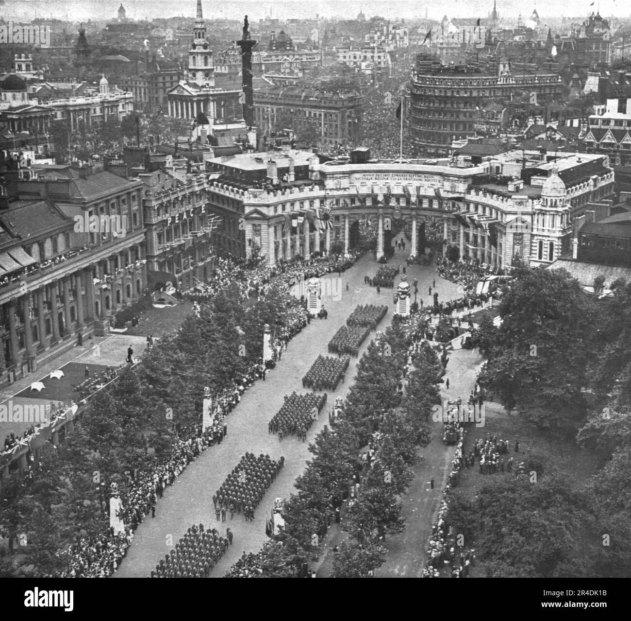 Victory arch postwar military hi-res stock photography and images - Alamy