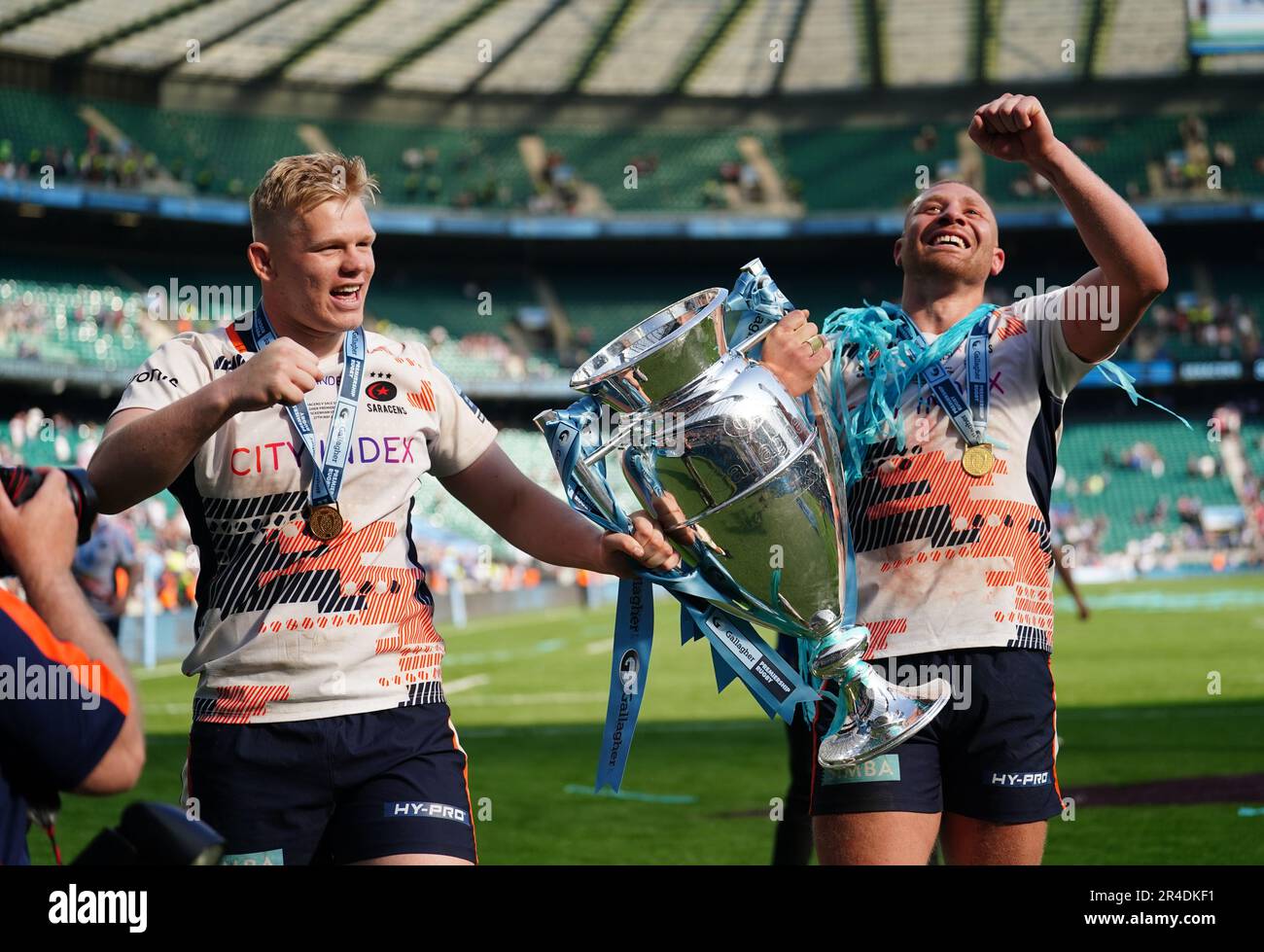 Saracens' Hugh Tizard (left) and Nick Isiekwe celebrate with the trophy ...