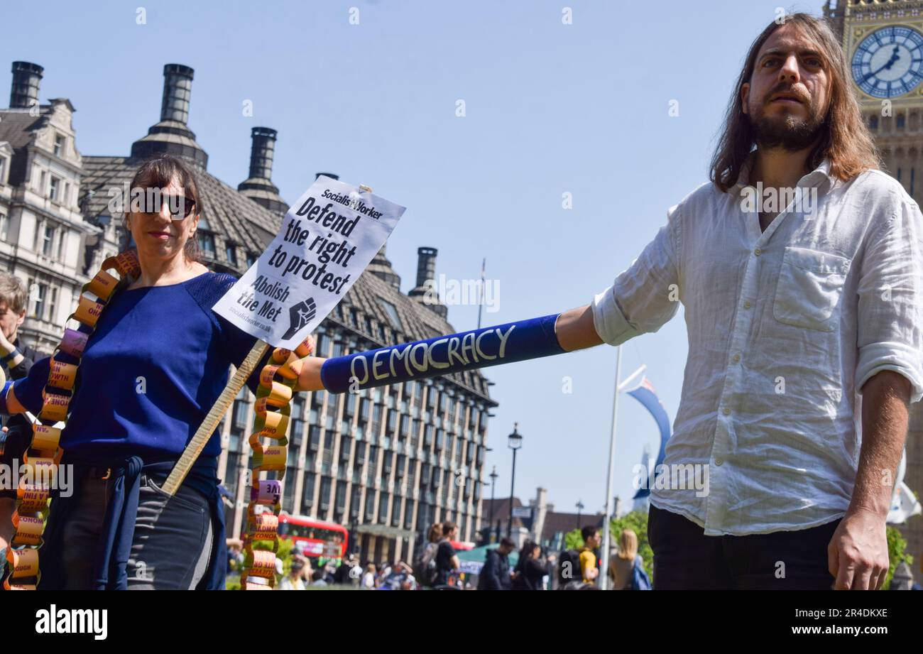 Fake news law bill hi-res stock photography and images - Alamy