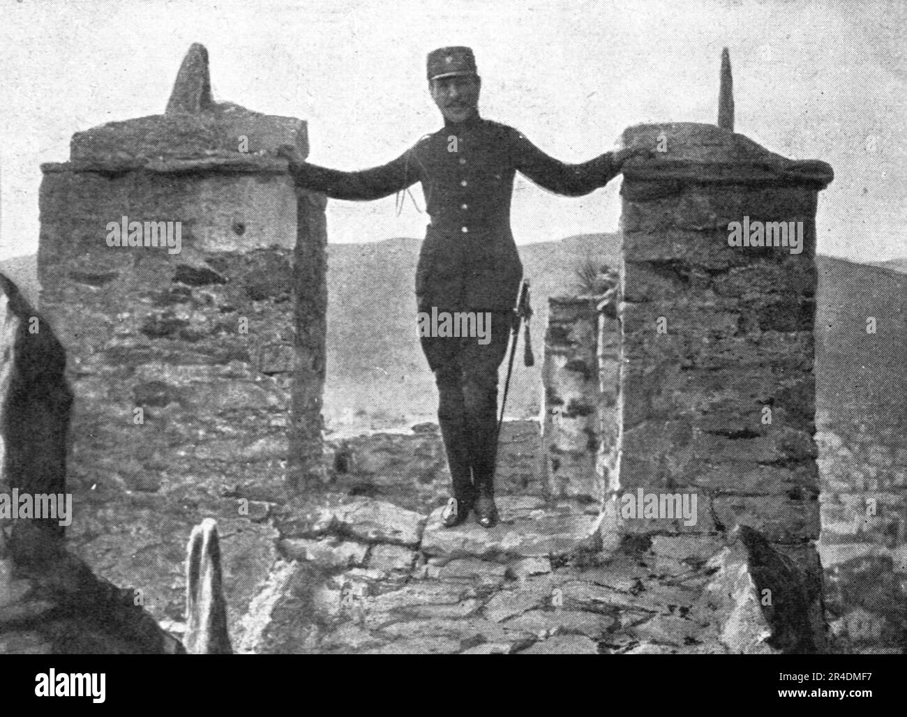 ''Un nouvel ennemi: Le Bulgare; Le roi de Grece, en aout 1913, apres la ...