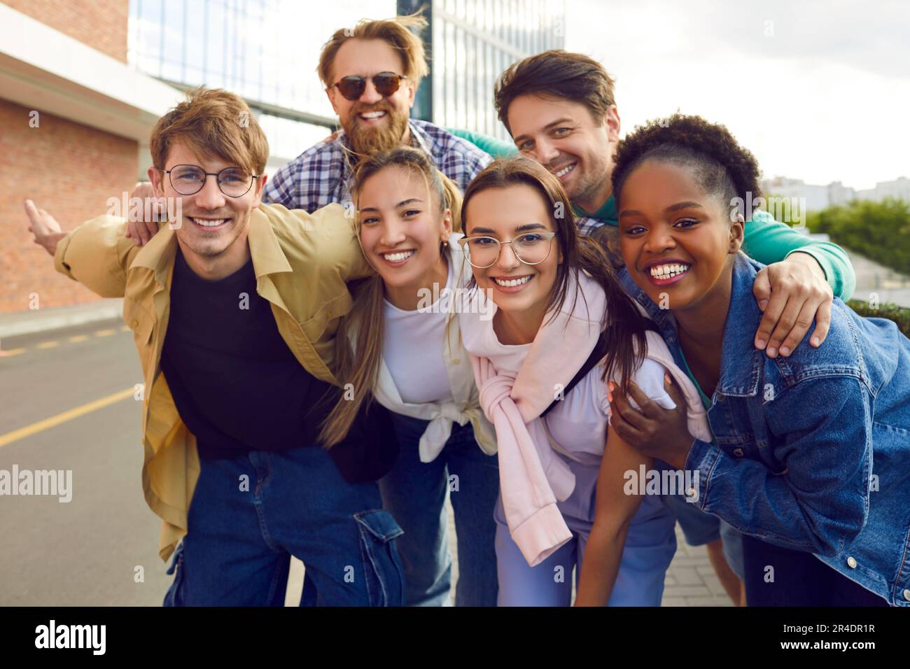 Group friends posing on hi-res stock photography and images - Alamy