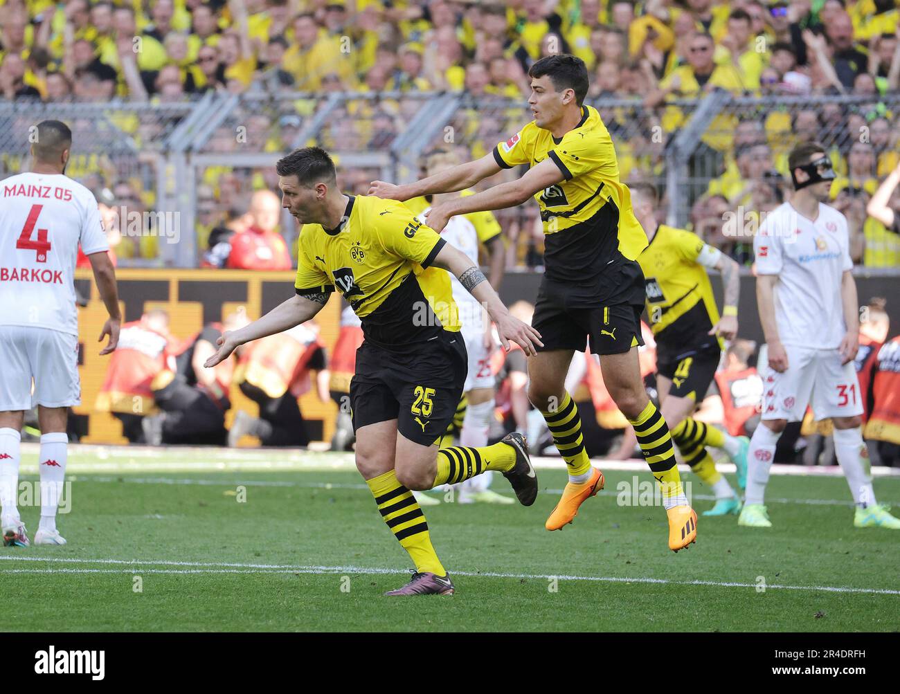 Reyna dortmund goal hi-res stock photography and images - Alamy