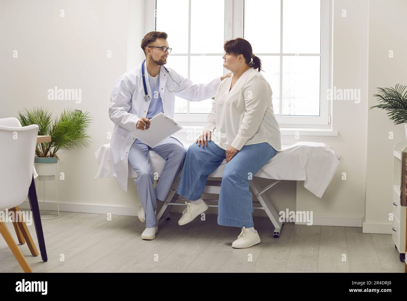 Doctor obese patient talking hi-res stock photography and images - Alamy