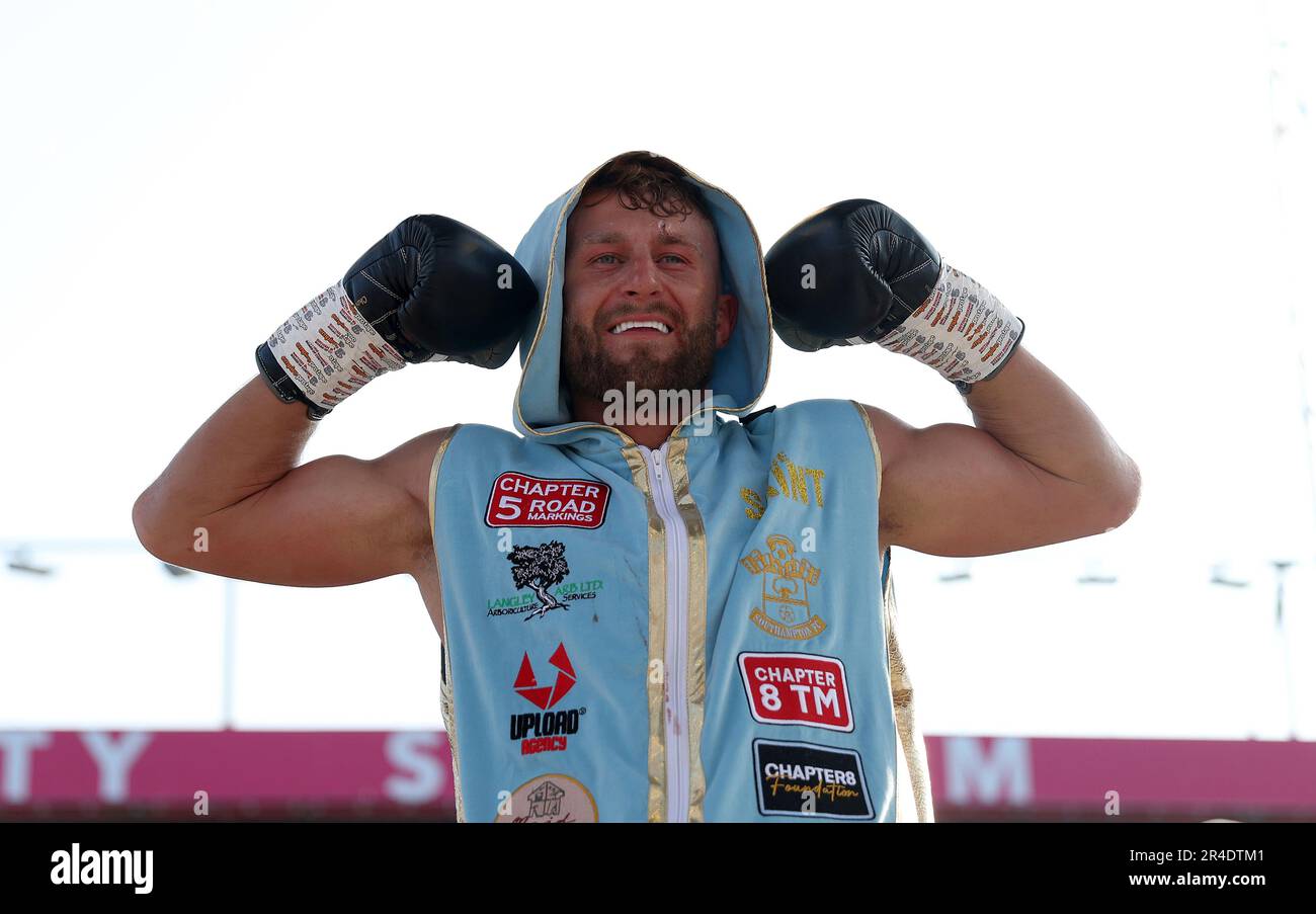 Boxing, lewis edmondson hi-res stock photography and images - Alamy