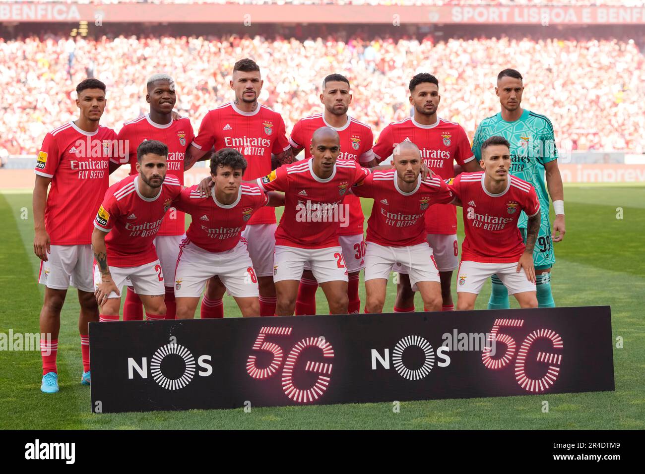Benfica's team pose for the official photos before the Portuguese ...