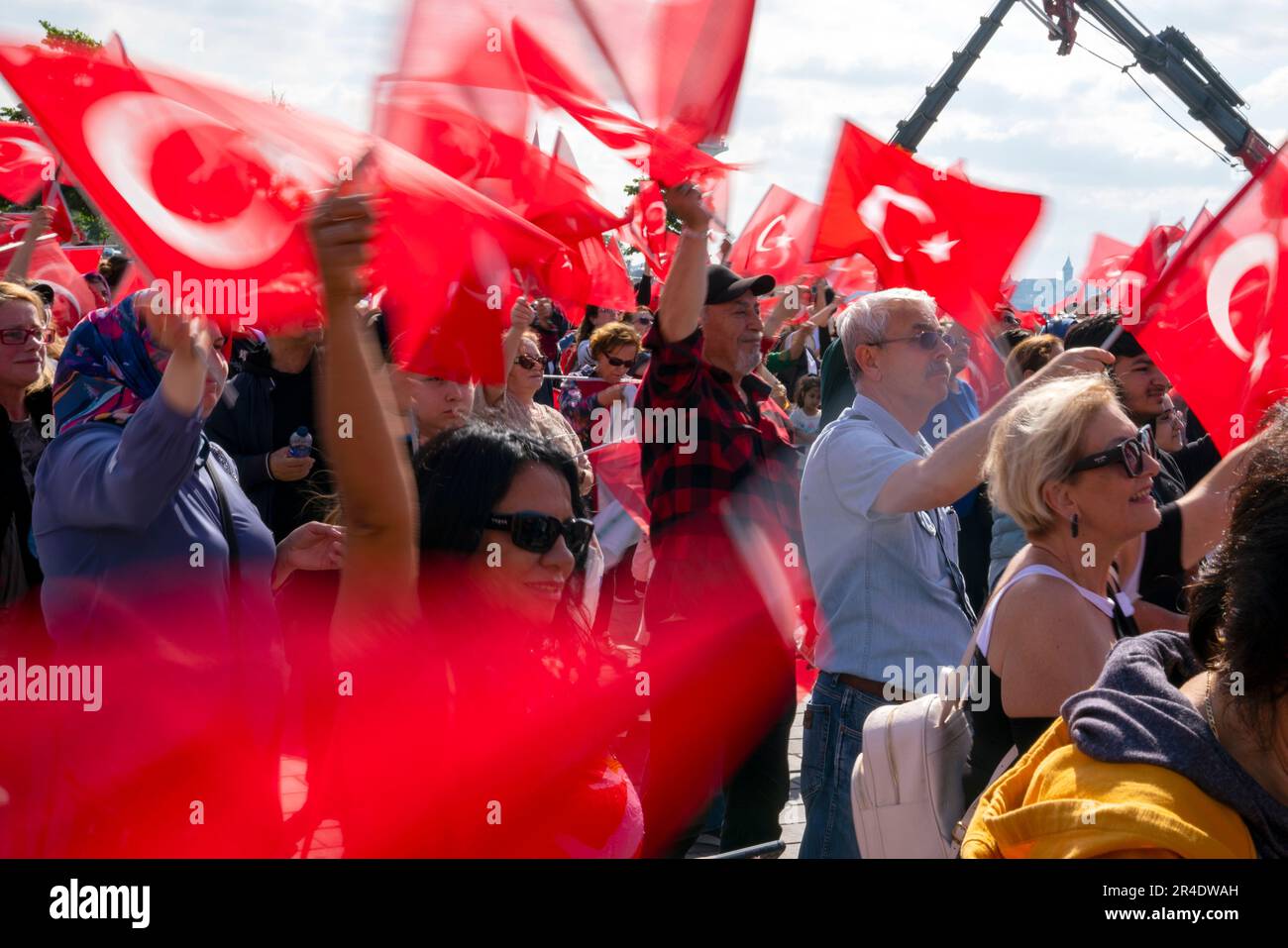 Uskudar, Istanbul, Turkey. 27th May, 2023. Supporters of Republican ...
