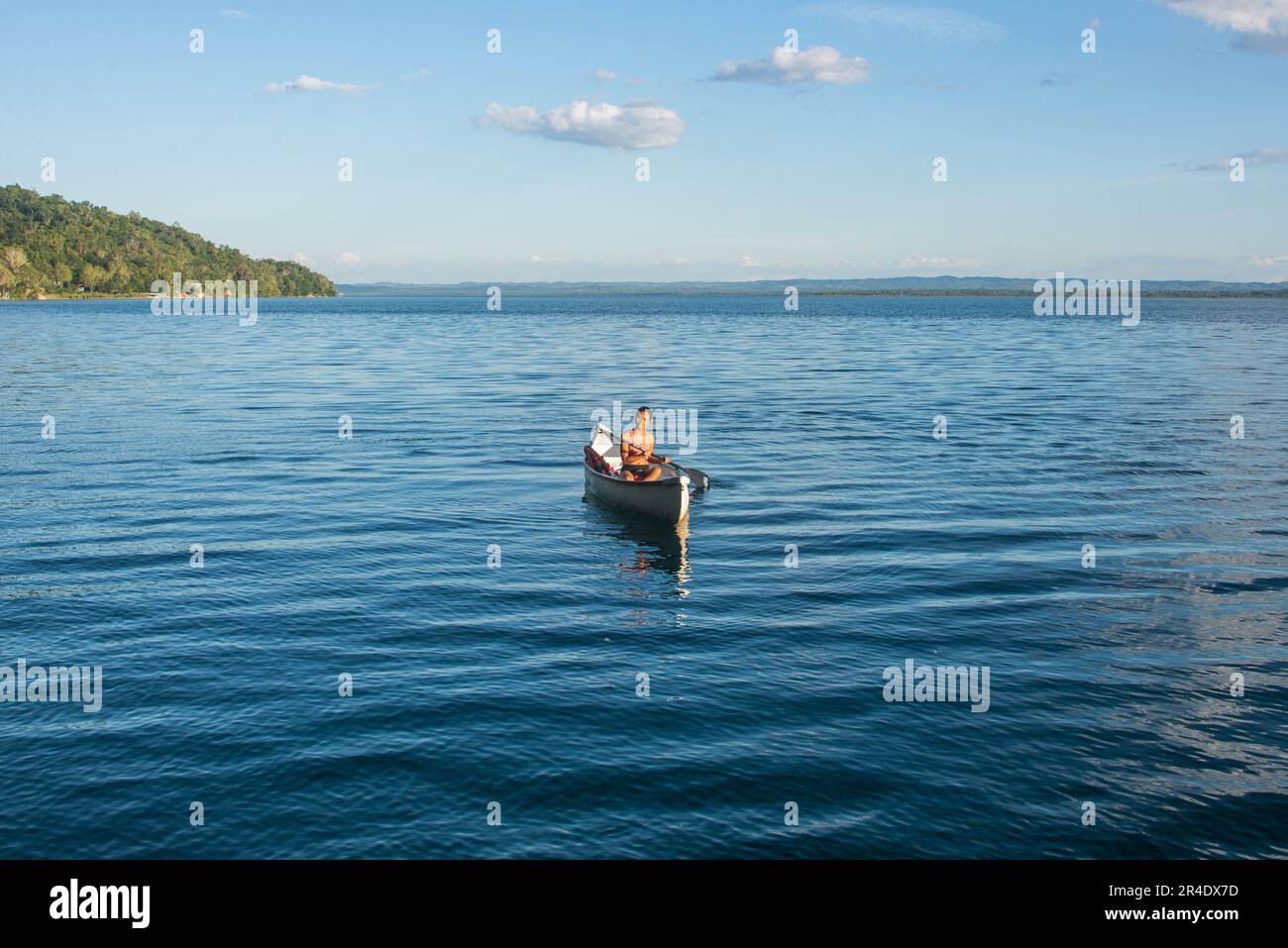 Tourist kayaking in the beautiful Lake Peten Itza, El Remate, Petén ...