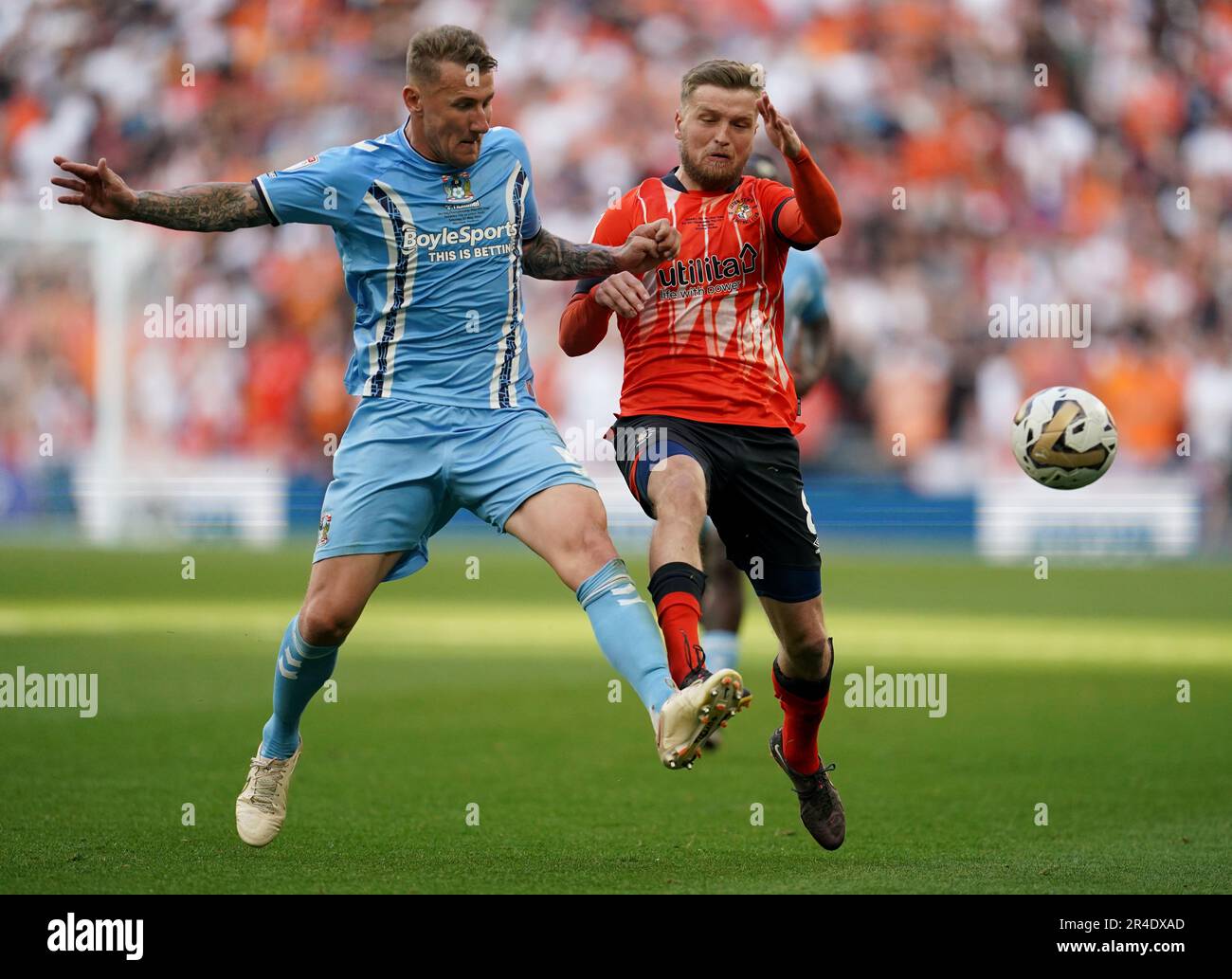 Coventry City's Kyle McFadzean (left) and Luton Town's Luke Berry ...