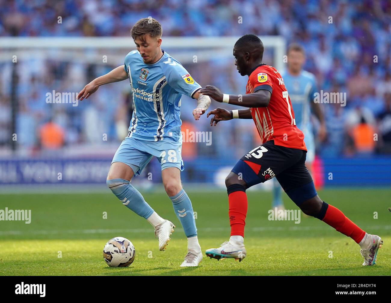 Coventry City's Josh Eccles and Luton Town's Marvelous Nakamba (right ...