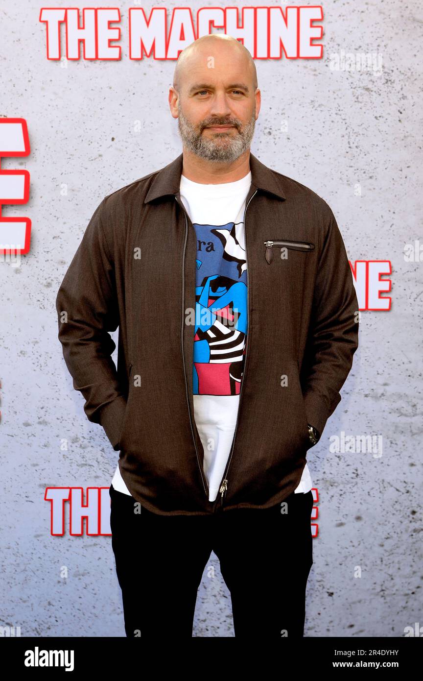Tom Segura bei der Premiere des Kinofilms 'The Machine' im Regency ...