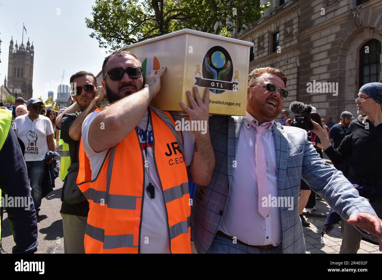 London, England, UK. 27th May, 2023. Irish Travellers hold a symbolic ...